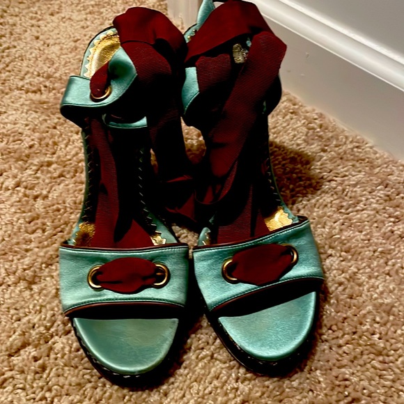 BCBGMaxAzria | Shoes | Like New Bcbg Maxazria Unique Wedges | Poshmark